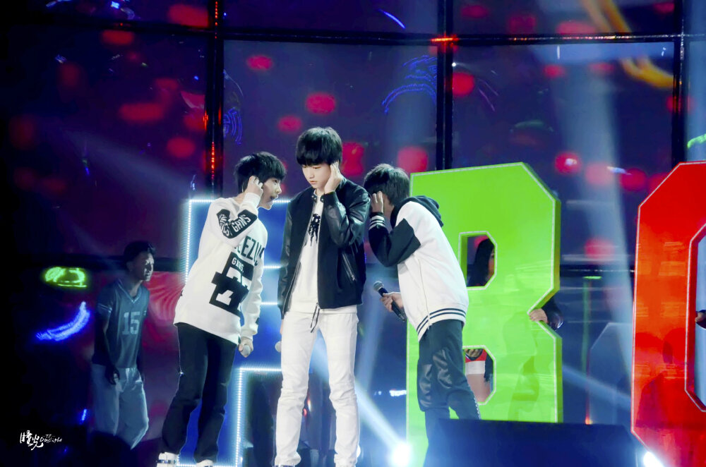 TFBOYS2015江苏卫视演唱会 - 堆糖，美图壁纸兴趣社区