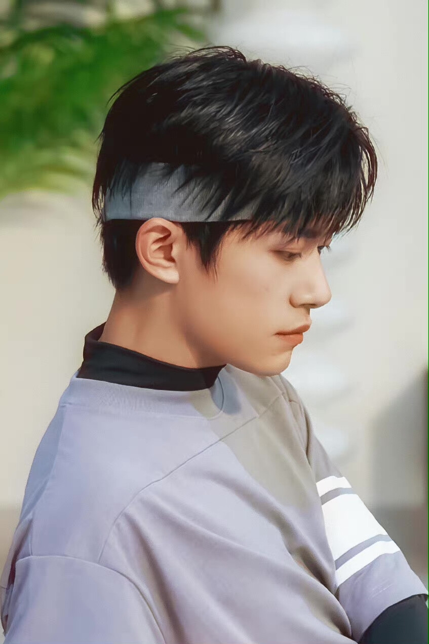 易烊千玺 KEEP品牌代言人 cr.红玫瑰山… - 堆糖，美图壁纸兴趣社区