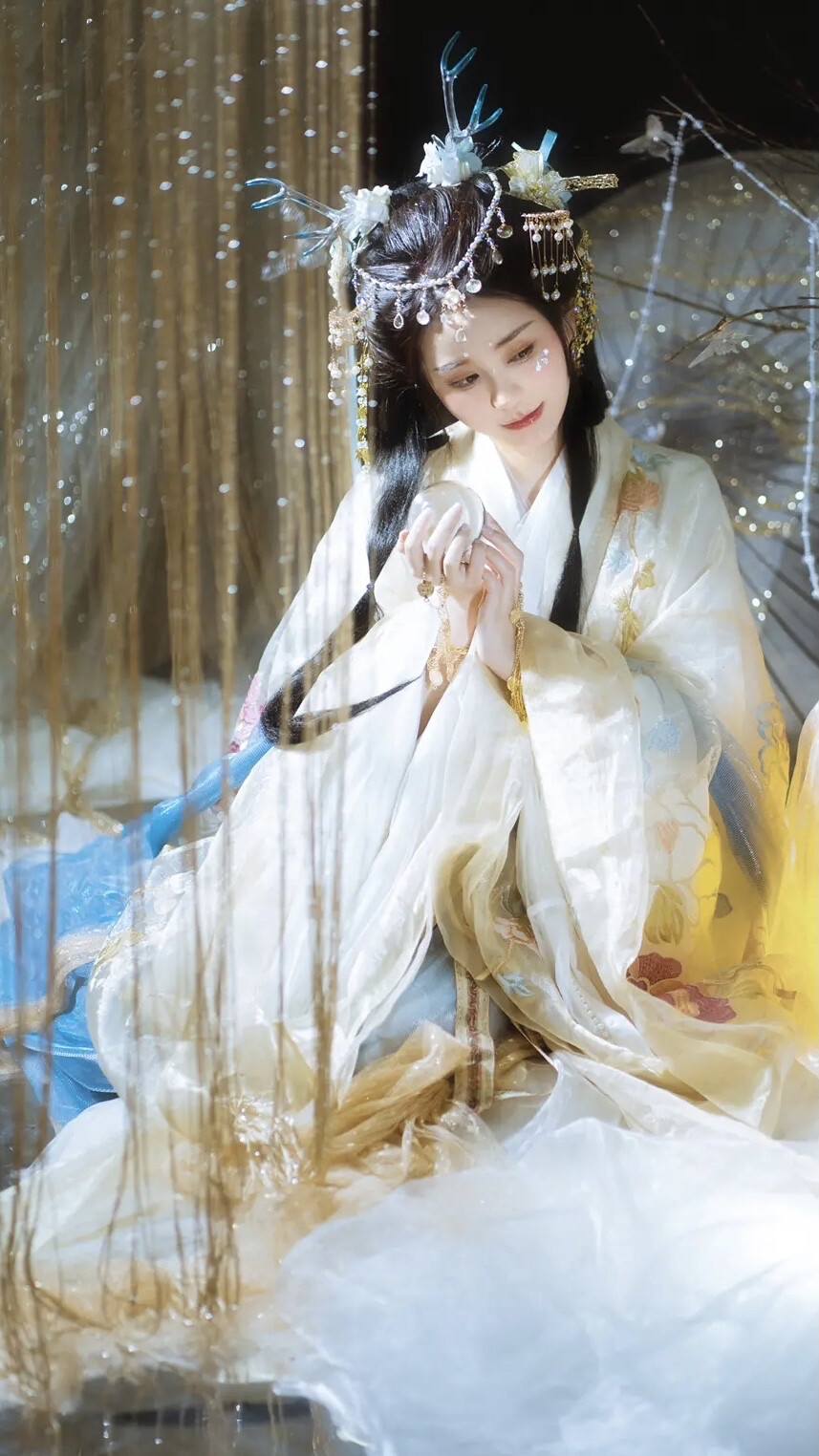 古风写真 （图源：古风美人馆） - 堆糖，美图壁纸兴趣社区