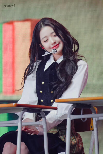 张元英 wonyoung /图源见logo 侵删 - 堆糖，美图壁纸兴趣社区