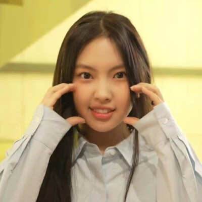 HYEIN 李惠仁 ©Logo侵删. - 堆糖，美图壁纸兴趣社区