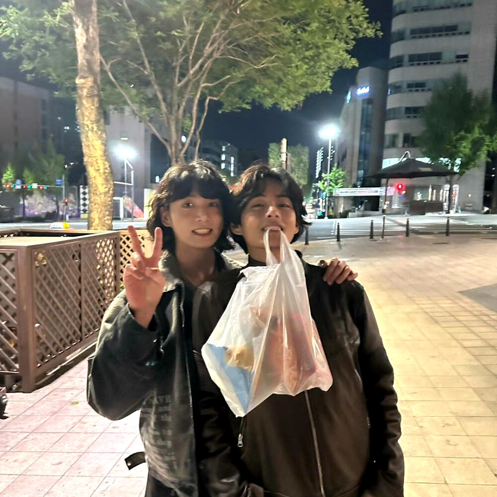 金泰亨 230514 INS - 堆糖，美图壁纸兴趣社区