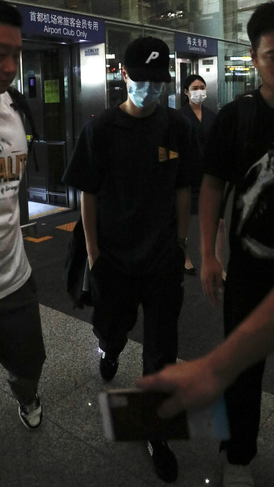 230714 北京出发 @UNIQ-王一博 ☀新… - 堆糖，美图壁纸兴趣社区