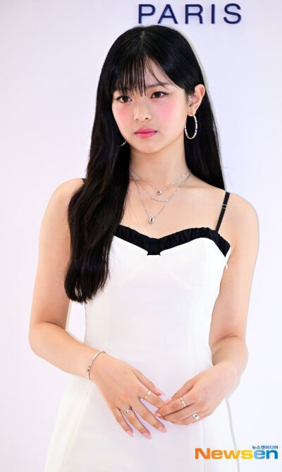 NewJeans HANNI - 堆糖，美图壁纸兴趣社区