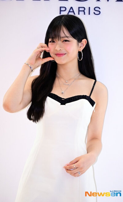 NewJeans HANNI - 堆糖，美图壁纸兴趣社区