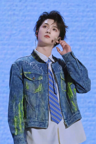 严浩翔澳门演唱会 - 高清图片，堆糖，美图壁纸兴趣社区