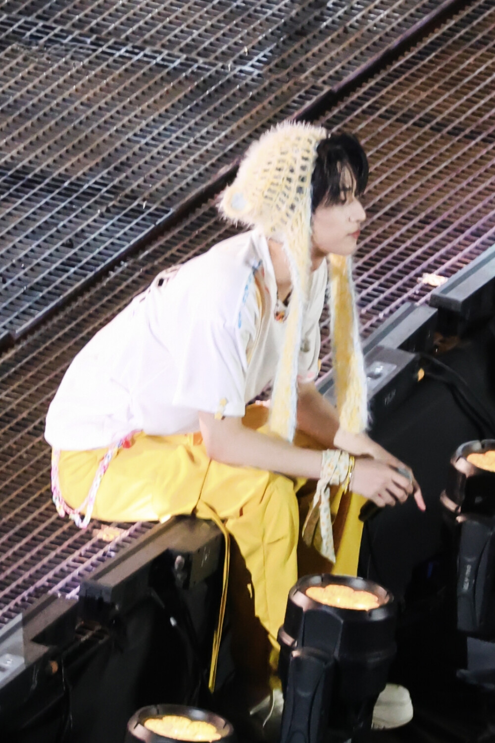 严浩翔重庆楼间楼演唱会 - 高清图片，堆糖，美图壁纸兴趣社区