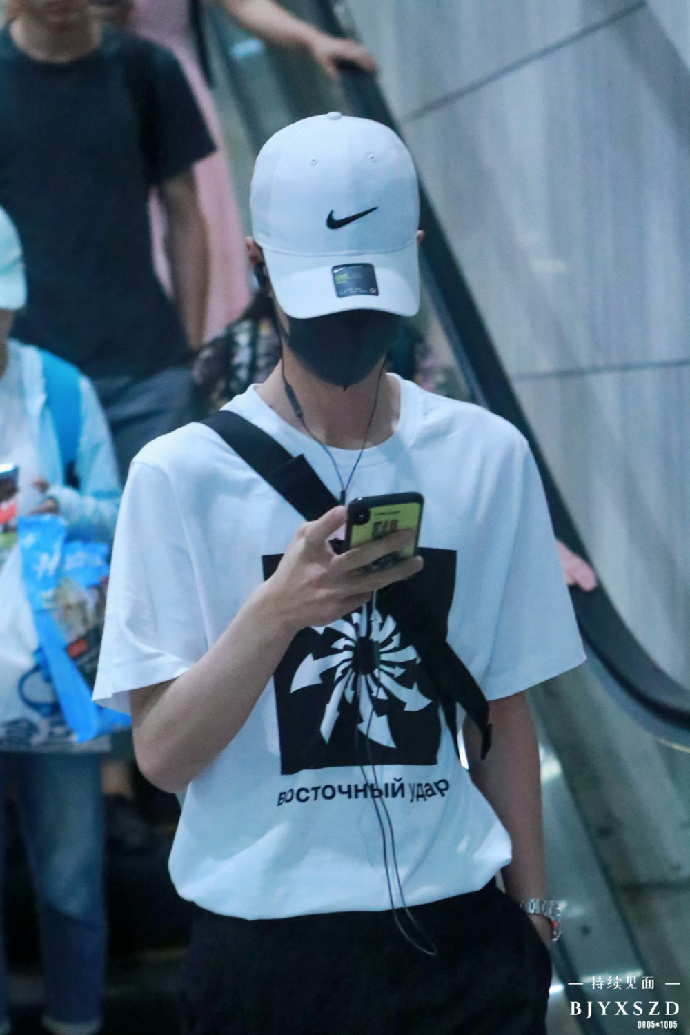 王一博 机场yyds 见水印 - 高清图片，堆糖，美图壁纸兴趣社区