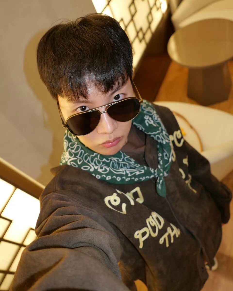 241027 郑号锡更新ins - 高清图片，堆糖，美图壁纸兴趣社区