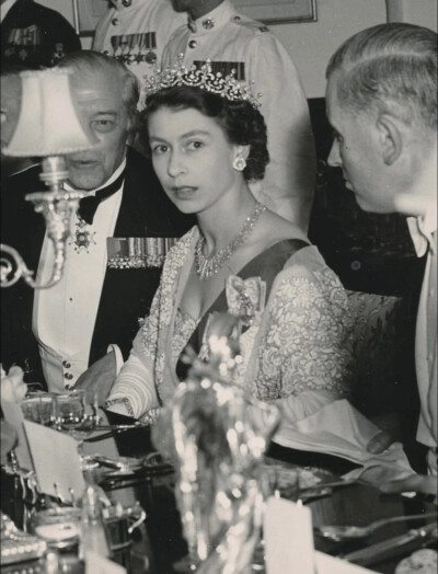 Her Majesty Queen Elizabeth II - 高清图片，堆糖，美图壁纸兴趣社区