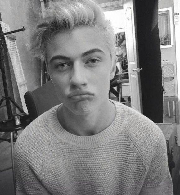 Lucky Blue Smith，1998年6月5日生于美国，… - 高清图片，堆糖，美图壁纸兴趣社区