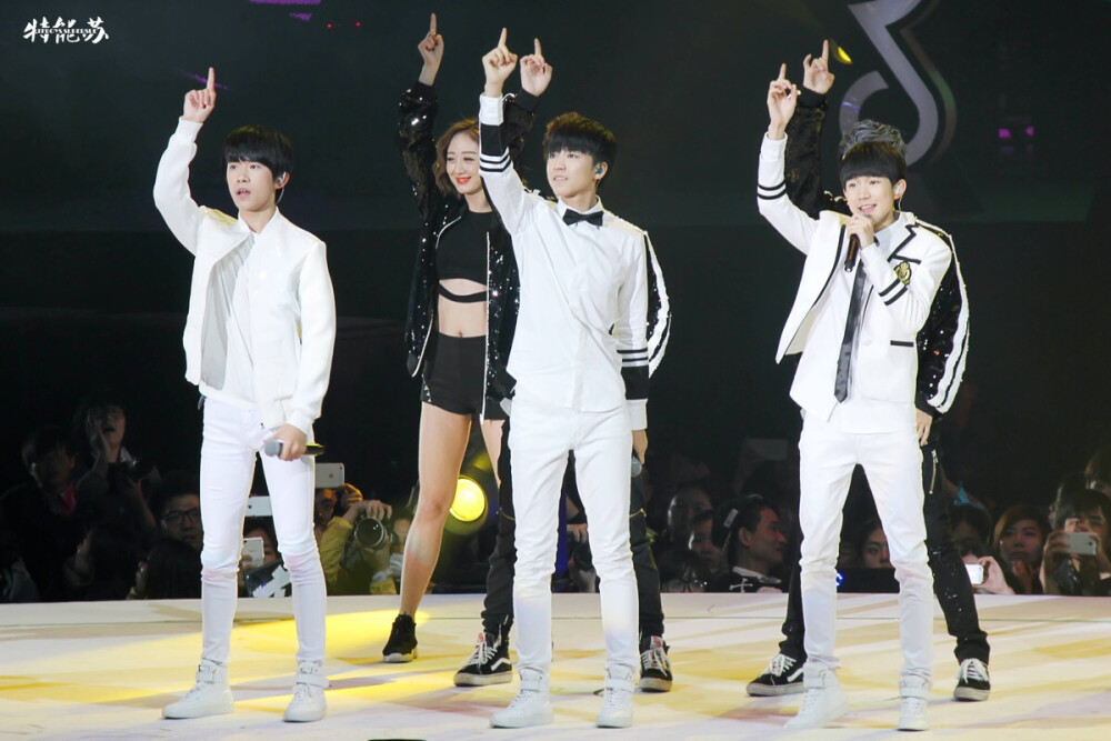 #王俊凯 #易烊千玺 #王源 #TFBOYS QQ音乐盛… - 堆糖，美图壁纸兴趣社区