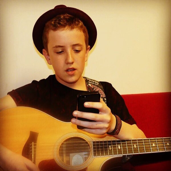 Henry Gallagher 生活照 欢迎进#For Henry… - 高清图片，堆糖，美图壁纸兴趣社区