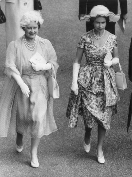 En 1960 La Reine Elizabeth II et la Rein… - 高清图片，堆糖，美图壁纸兴趣社区