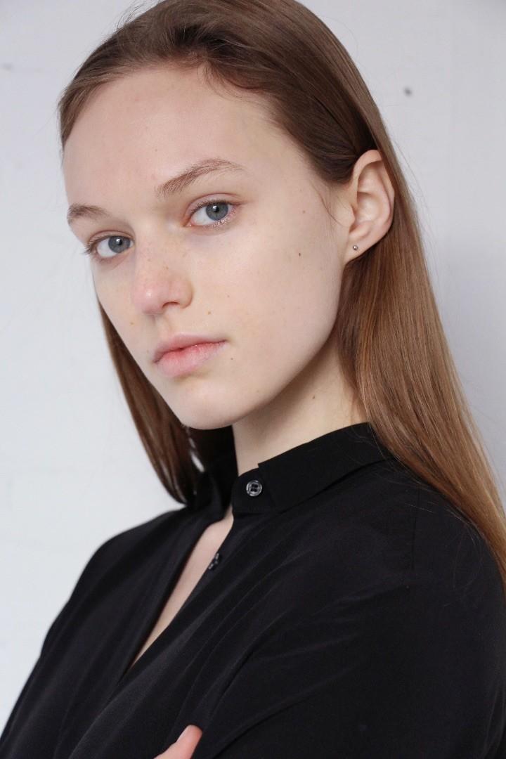 模特Madison Moehling眉眼间拥有白净、清纯… - 高清图片，堆糖，美图壁纸兴趣社区