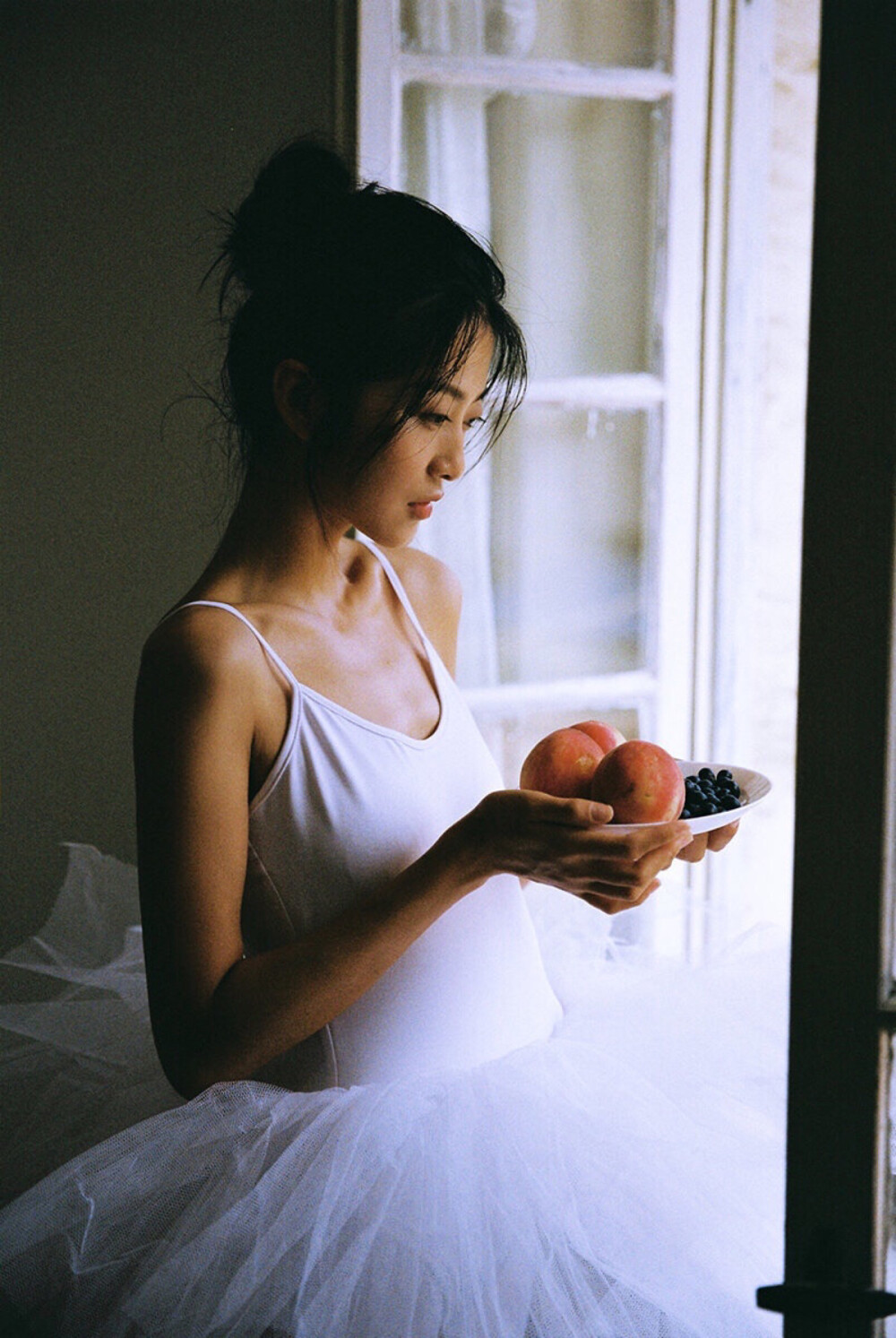 献给爱丽丝 纤细的手臂，笔直的足尖。轻柔… - 高清图片，堆糖，美图壁纸兴趣社区